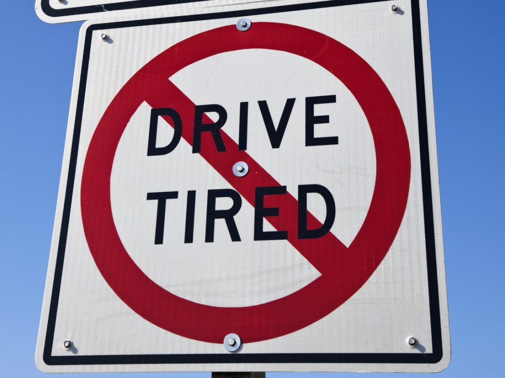 Signs that You’re Drowsy While Driving